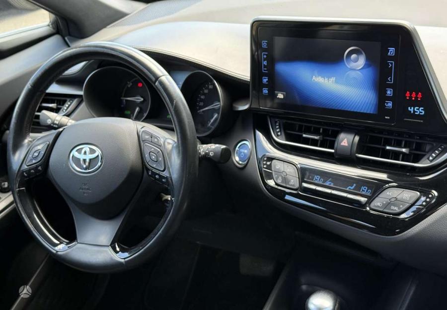 Blue Toyota C-HR 2019 in Vilnius, with an engine capacity of 1.80 L and mileage of 139 thousand km for 15990 €, photo 21 on AUTOMOTO.COM.LV