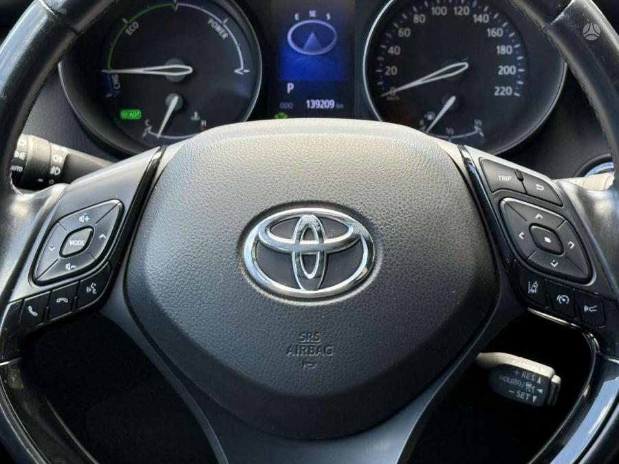Blue Toyota C-HR 2019 in Vilnius, with an engine capacity of 1.80 L and mileage of 139 thousand km for 15990 €, photo 25 on AUTOMOTO.COM.LV