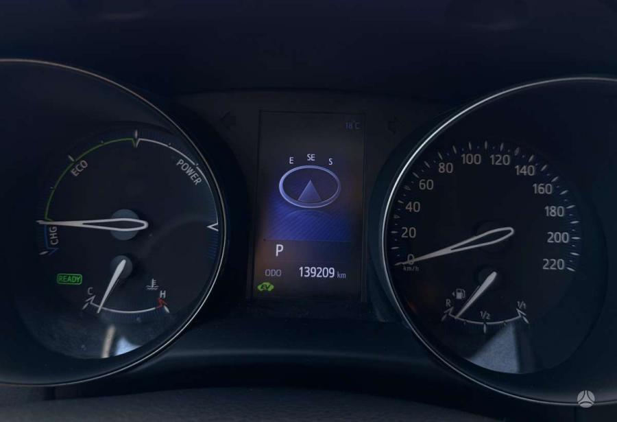 Blue Toyota C-HR 2019 in Vilnius, with an engine capacity of 1.80 L and mileage of 139 thousand km for 15990 €, photo 26 on AUTOMOTO.COM.LV