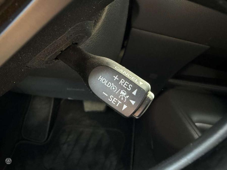 Blue Toyota C-HR 2019 in Vilnius, with an engine capacity of 1.80 L and mileage of 139 thousand km for 15990 €, photo 30 on AUTOMOTO.COM.LV