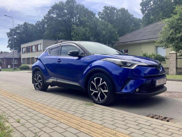 Blue Toyota C-HR 2019 in Alytus, with an engine capacity of 1.80 L and mileage of 77 thousand km for 17900 €, photo 2 on AUTOMOTO.COM.LV