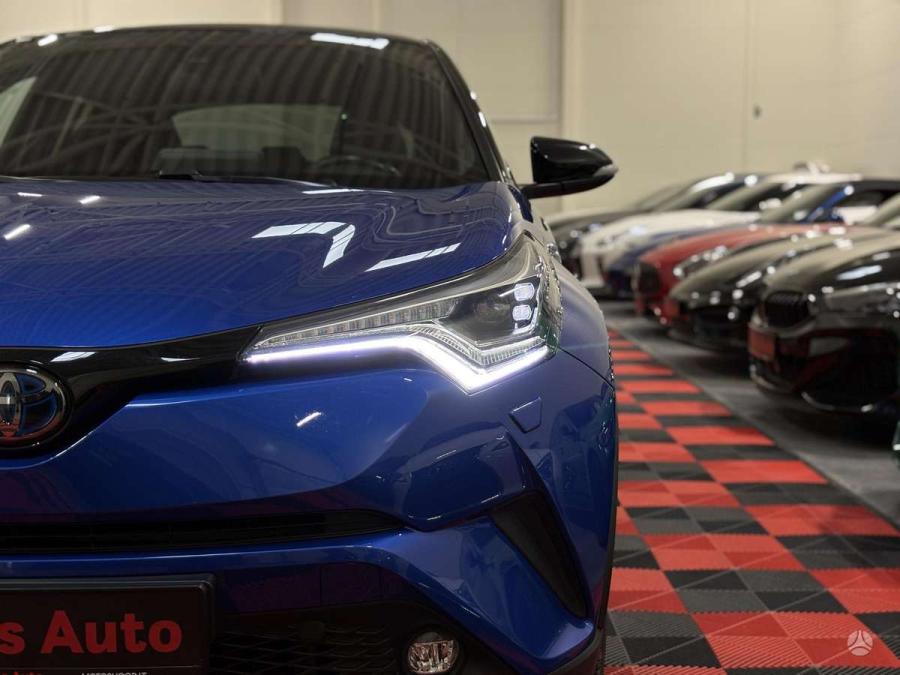 Синий Тойота C-HR 2019 в Вильнюс, объемом двигателя 1.80 л и пробегом 86 тыс. км за 17999 €, фото 8 на AUTOMOTO.COM.LV