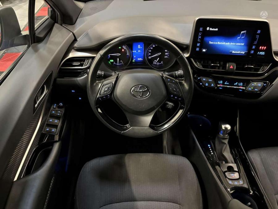 Синий Тойота C-HR 2019 в Вильнюс, объемом двигателя 1.80 л и пробегом 86 тыс. км за 17999 €, фото 19 на AUTOMOTO.COM.LV