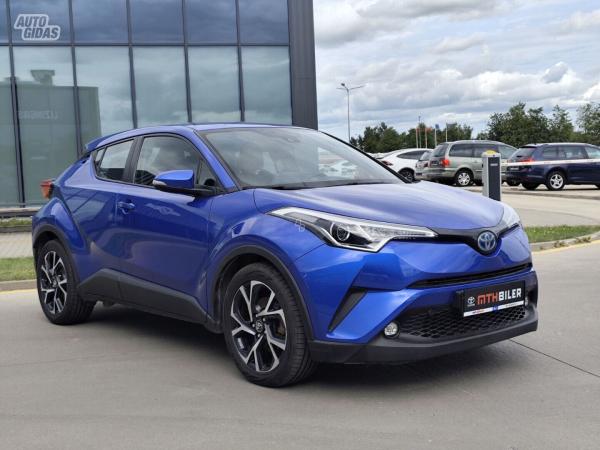 Blue Toyota C-HR 2019 in Siauliai, with an engine capacity of 2.00 L and mileage of 121 thousand km for 14000 €, photo 2 on AUTOMOTO.COM.LV