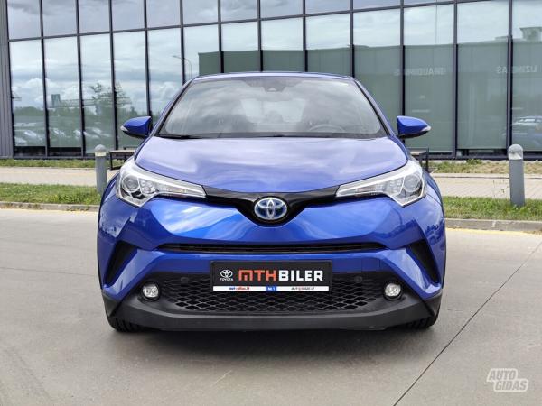 Blue Toyota C-HR 2019 in Siauliai, with an engine capacity of 2.00 L and mileage of 121 thousand km for 14000 €, photo 3 on AUTOMOTO.COM.LV