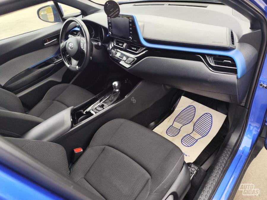 Синий Тойота C-HR 2019 в Шяуляй, объемом двигателя 2.00 л и пробегом 121 тыс. км за 14000 €, фото 18 на AUTOMOTO.COM.LV