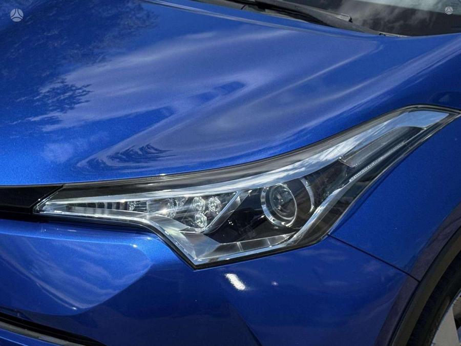 Blue Toyota C-HR 2019 in Vilnius, with an engine capacity of 1.80 L and mileage of 139 thousand km for 15990 €, photo 10 on AUTOMOTO.COM.LV