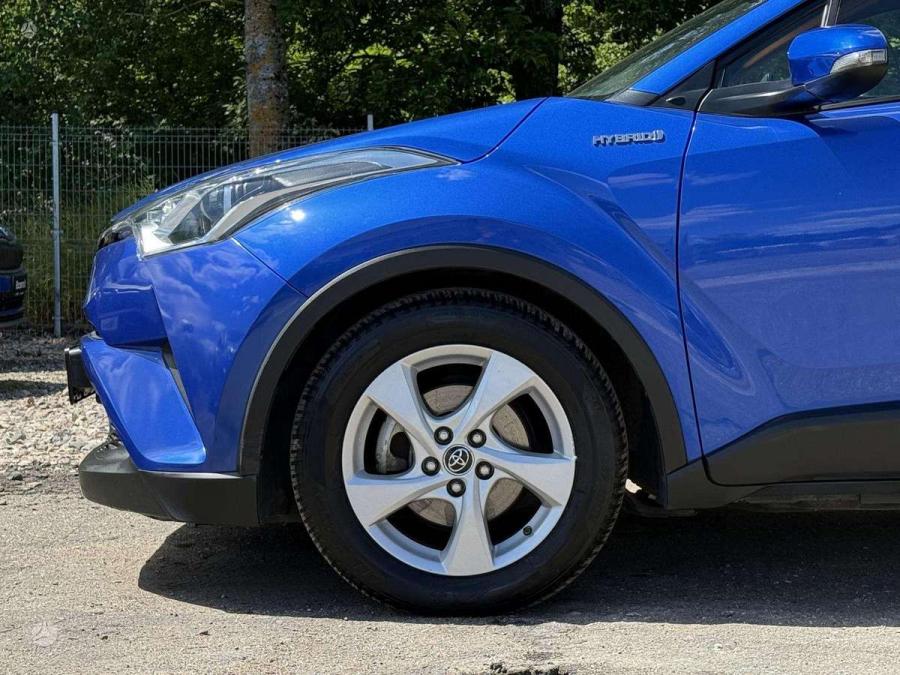 Blue Toyota C-HR 2019 in Vilnius, with an engine capacity of 1.80 L and mileage of 139 thousand km for 15990 €, photo 13 on AUTOMOTO.COM.LV