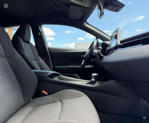 Blue Toyota C-HR 2019 in Vilnius, with an engine capacity of 1.80 L and mileage of 139 thousand km for 15990 €, photo 20 on AUTOMOTO.COM.LV