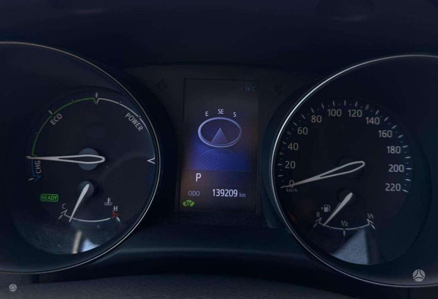 Blue Toyota C-HR 2019 in Vilnius, with an engine capacity of 1.80 L and mileage of 139 thousand km for 15990 €, photo 26 on AUTOMOTO.COM.LV