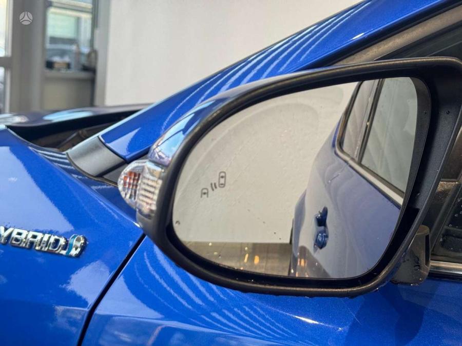 Blue Toyota C-HR 2019 in Siauliai, with an engine capacity of 1.80 L and mileage of 69 thousand km for 19900 €, photo 10 on AUTOMOTO.COM.LV