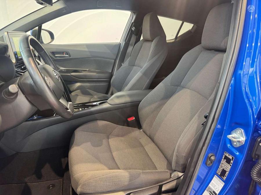 Blue Toyota C-HR 2019 in Siauliai, with an engine capacity of 1.80 L and mileage of 69 thousand km for 19900 €, photo 14 on AUTOMOTO.COM.LV