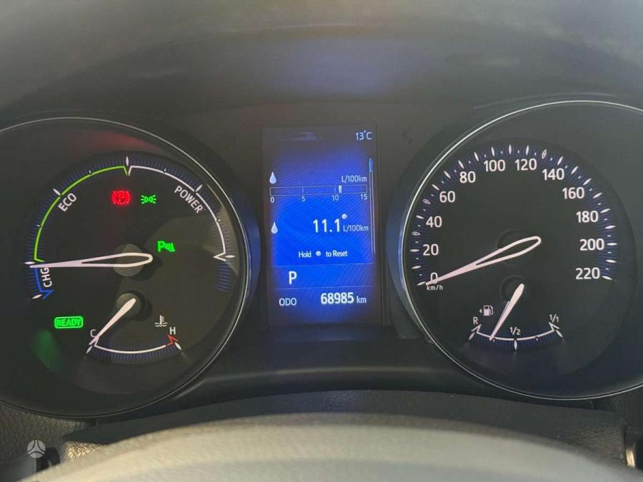 Blue Toyota C-HR 2019 in Siauliai, with an engine capacity of 1.80 L and mileage of 69 thousand km for 19900 €, photo 17 on AUTOMOTO.COM.LV