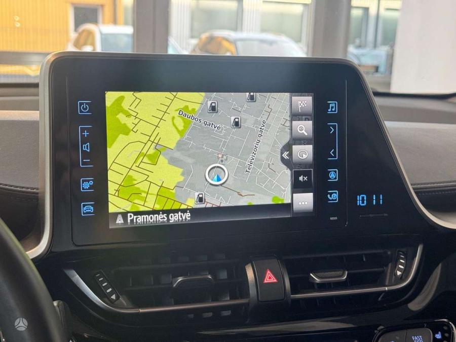 Blue Toyota C-HR 2019 in Siauliai, with an engine capacity of 1.80 L and mileage of 69 thousand km for 19900 €, photo 19 on AUTOMOTO.COM.LV