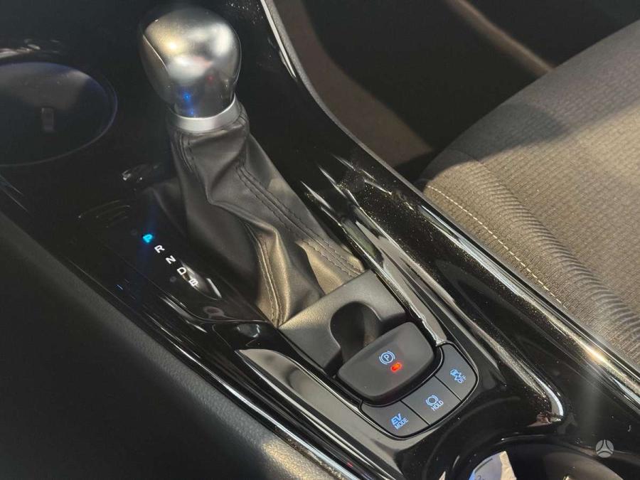 Blue Toyota C-HR 2019 in Siauliai, with an engine capacity of 1.80 L and mileage of 69 thousand km for 19900 €, photo 22 on AUTOMOTO.COM.LV