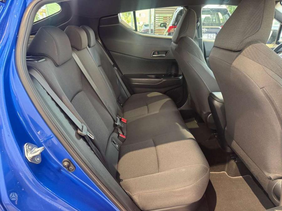 Blue Toyota C-HR 2019 in Siauliai, with an engine capacity of 1.80 L and mileage of 69 thousand km for 19900 €, photo 24 on AUTOMOTO.COM.LV