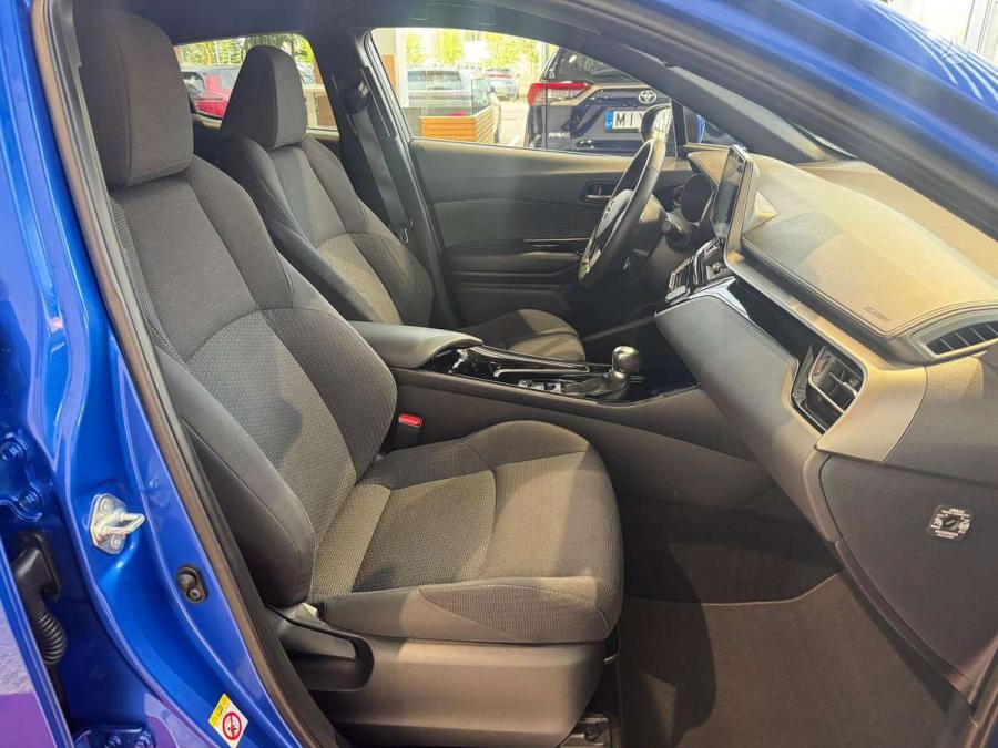 Blue Toyota C-HR 2019 in Siauliai, with an engine capacity of 1.80 L and mileage of 69 thousand km for 19900 €, photo 25 on AUTOMOTO.COM.LV