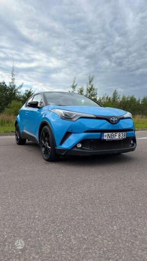 Синий Тойота C-HR 2019 в Вильнюс, объемом двигателя 1.80 л и пробегом 111 тыс. км за 18000 €, фото 4 на AUTOMOTO.COM.LV