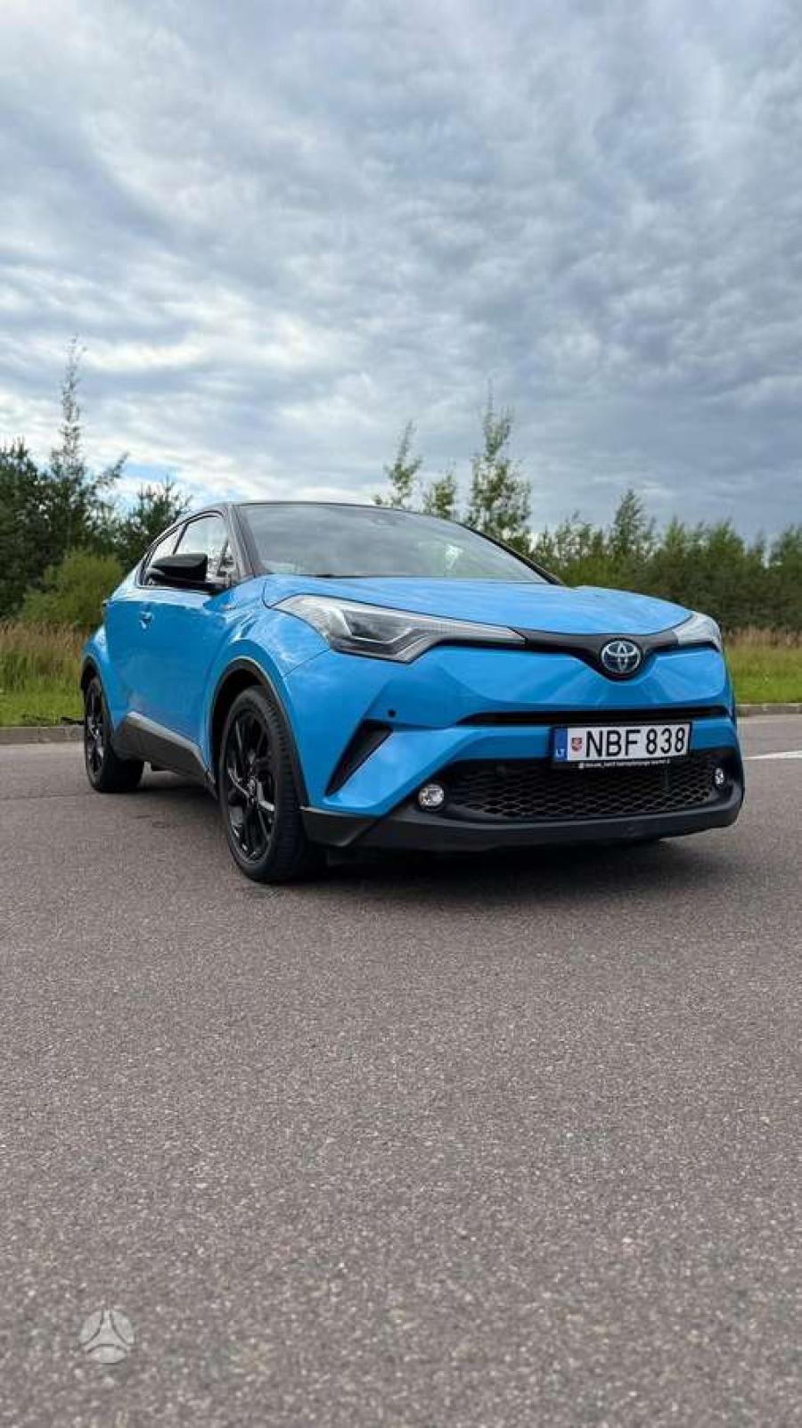 Синий Тойота C-HR 2019 в Вильнюс, объемом двигателя 1.80 л и пробегом 111 тыс. км за 18000 €, фото 4 на AUTOMOTO.COM.LV