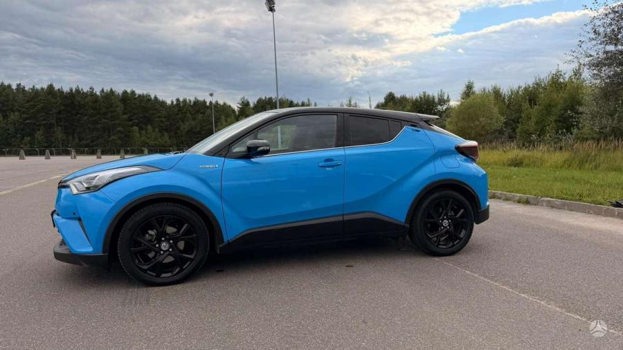 Синий Тойота C-HR 2019 в Вильнюс, объемом двигателя 1.80 л и пробегом 111 тыс. км за 18000 €, фото 6 на AUTOMOTO.COM.LV