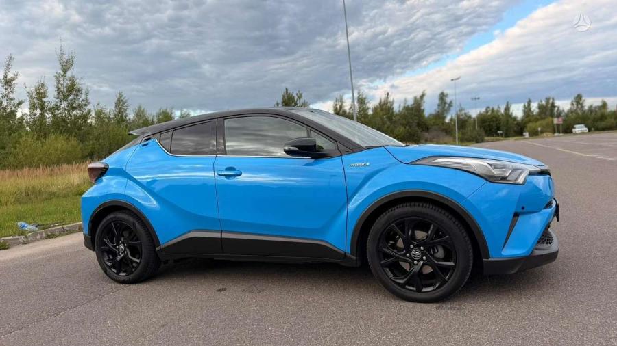 Синий Тойота C-HR 2019 в Вильнюс, объемом двигателя 1.80 л и пробегом 111 тыс. км за 18000 €, фото 8 на AUTOMOTO.COM.LV