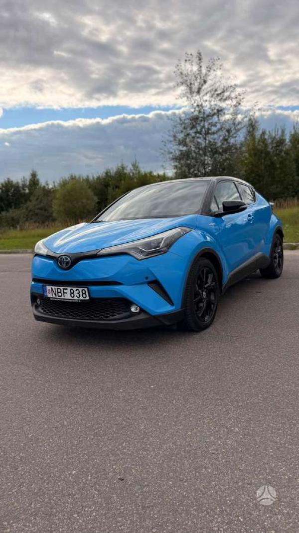 Blue Toyota C-HR 2019 in Vilnius, with an engine capacity of 1.80 L and mileage of 111 thousand km for 18000 €, photo 10 on AUTOMOTO.COM.LV