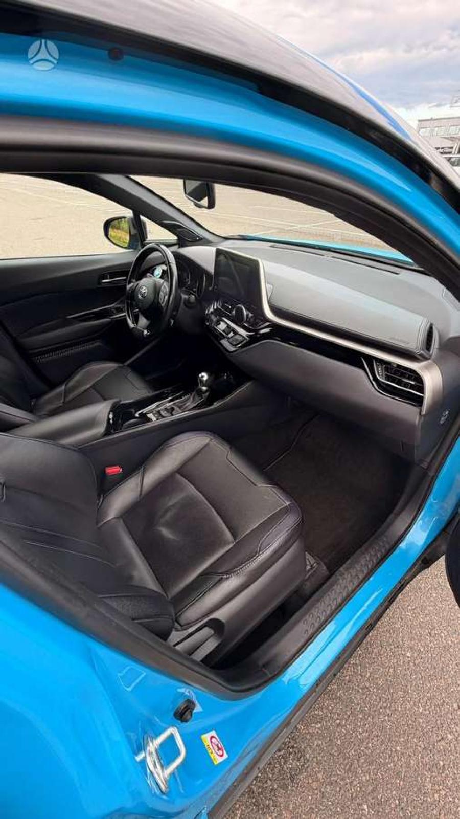 Синий Тойота C-HR 2019 в Вильнюс, объемом двигателя 1.80 л и пробегом 111 тыс. км за 18000 €, фото 13 на AUTOMOTO.COM.LV
