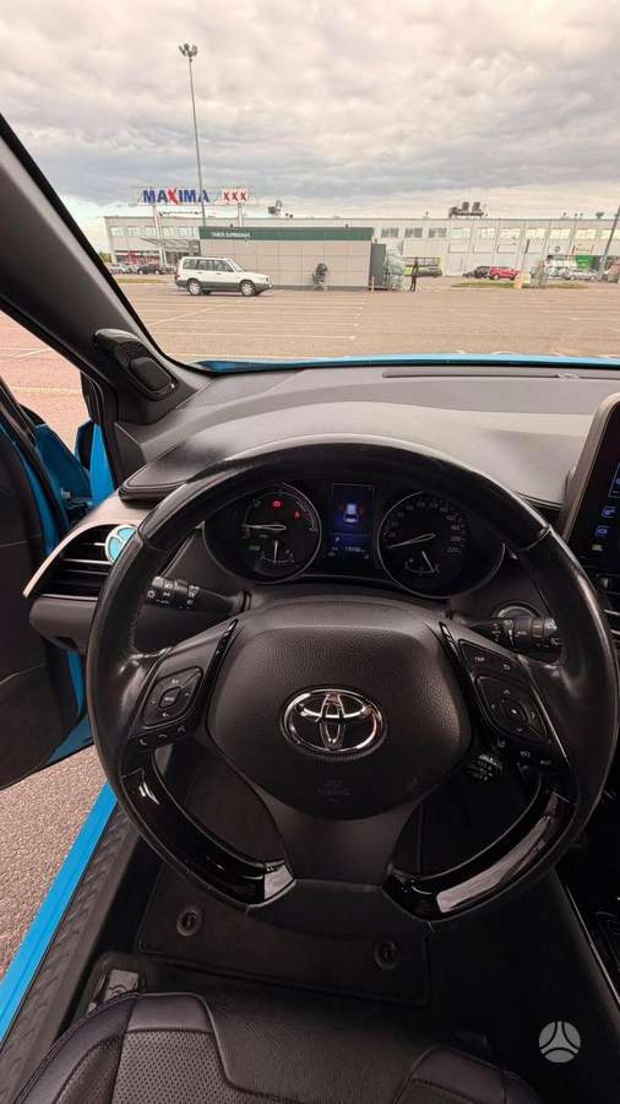 Синий Тойота C-HR 2019 в Вильнюс, объемом двигателя 1.80 л и пробегом 111 тыс. км за 18000 €, фото 16 на AUTOMOTO.COM.LV