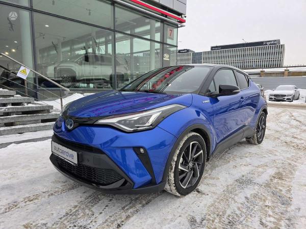 Blue Toyota C-HR 2020 in Vilnius, with an engine capacity of 1.99 L and mileage of 103 thousand km for 21650 €, photo 1 on AUTOMOTO.COM.LV