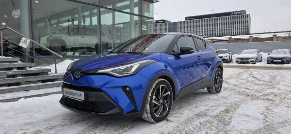 Blue Toyota C-HR 2020 in Vilnius, with an engine capacity of 1.99 L and mileage of 103 thousand km for 21650 €, photo 2 on AUTOMOTO.COM.LV