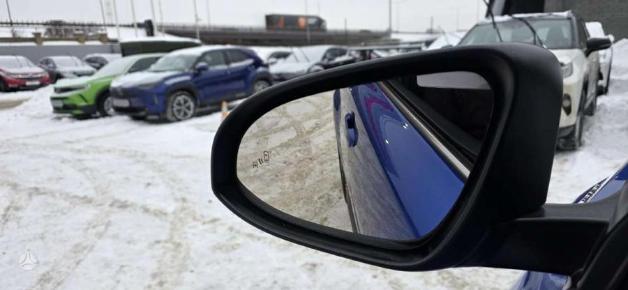 Blue Toyota C-HR 2020 in Vilnius, with an engine capacity of 1.99 L and mileage of 103 thousand km for 21650 €, photo 25 on AUTOMOTO.COM.LV