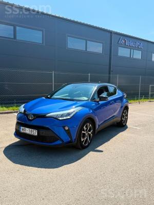 Blue Toyota C-HR 2020 in Riga, with an engine capacity of 1.80 L and mileage of 74 thousand km for 19430 €, photo  on AUTOMOTO.COM.LV