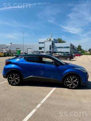 Zils Toyota C-HR 2020 Rīga, ar dzinēja tilpumu 1.80 L un nobraukumu 74 tūkst. km par 19430 €, foto 3 vietnē AUTOMOTO.COM.LV