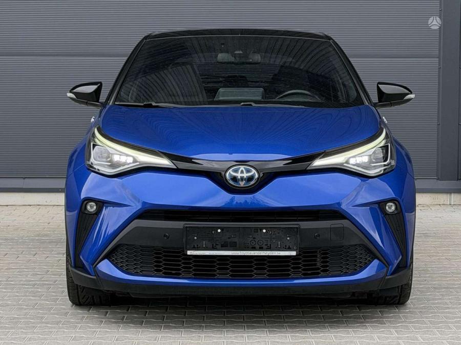 Blue Toyota C-HR 2020 in Siauliai, with an engine capacity of 1.80 L and mileage of 185 thousand km for 17990 €, photo 3 on AUTOMOTO.COM.LV