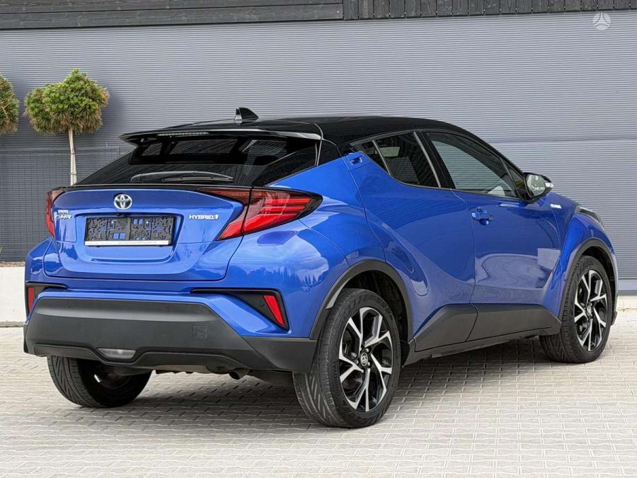 Blue Toyota C-HR 2020 in Siauliai, with an engine capacity of 1.80 L and mileage of 185 thousand km for 17990 €, photo 8 on AUTOMOTO.COM.LV