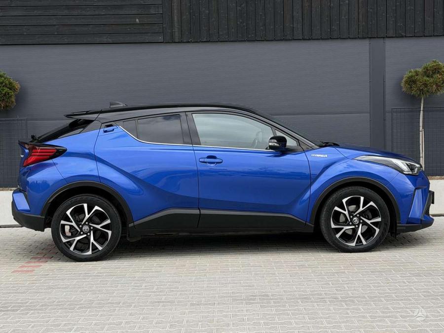 Blue Toyota C-HR 2020 in Siauliai, with an engine capacity of 1.80 L and mileage of 185 thousand km for 17990 €, photo 9 on AUTOMOTO.COM.LV