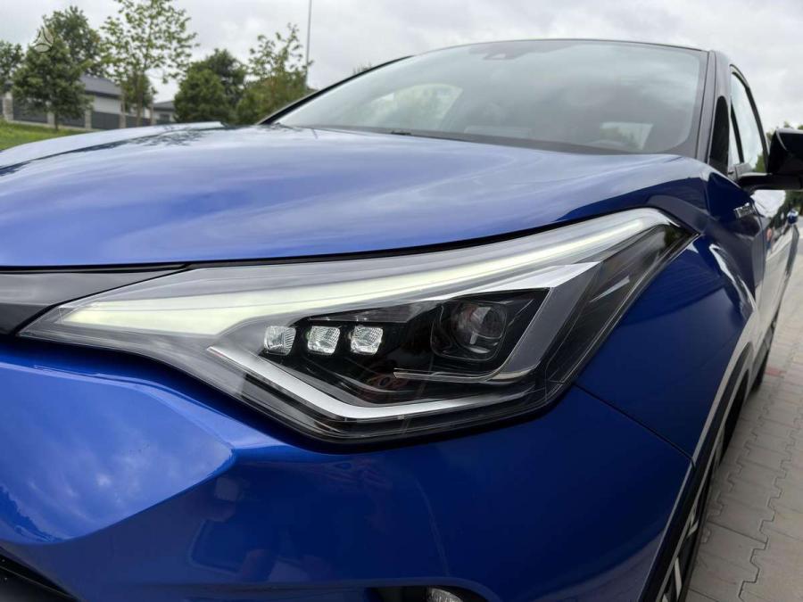 Blue Toyota C-HR 2020 in Siauliai, with an engine capacity of 1.80 L and mileage of 185 thousand km for 17990 €, photo 11 on AUTOMOTO.COM.LV