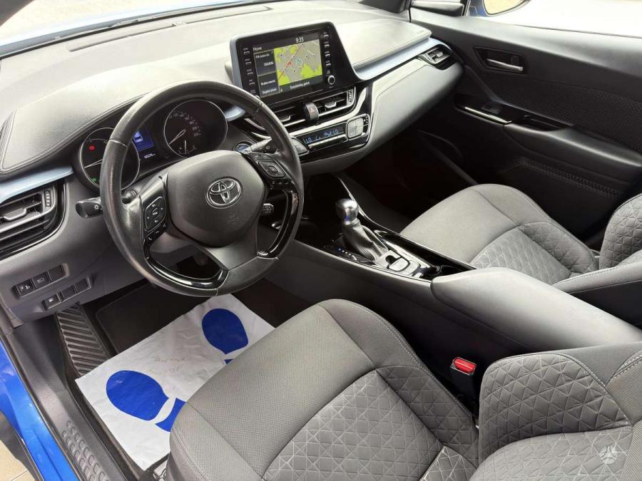 Blue Toyota C-HR 2020 in Siauliai, with an engine capacity of 1.80 L and mileage of 185 thousand km for 17990 €, photo 15 on AUTOMOTO.COM.LV