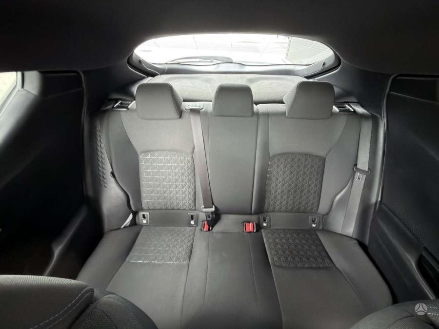 Blue Toyota C-HR 2020 in Siauliai, with an engine capacity of 1.80 L and mileage of 185 thousand km for 17990 €, photo 25 on AUTOMOTO.COM.LV