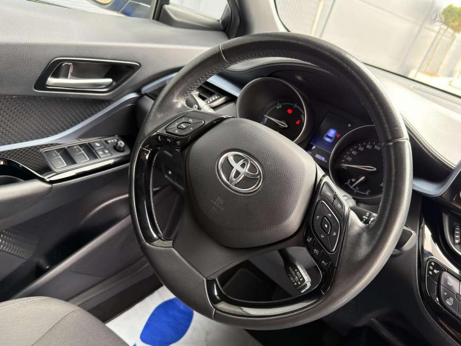 Blue Toyota C-HR 2020 in Siauliai, with an engine capacity of 1.80 L and mileage of 185 thousand km for 17990 €, photo 28 on AUTOMOTO.COM.LV