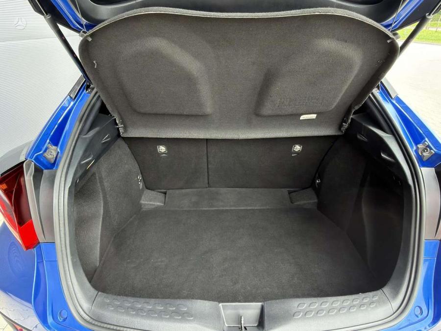 Blue Toyota C-HR 2020 in Siauliai, with an engine capacity of 1.80 L and mileage of 185 thousand km for 17990 €, photo 32 on AUTOMOTO.COM.LV