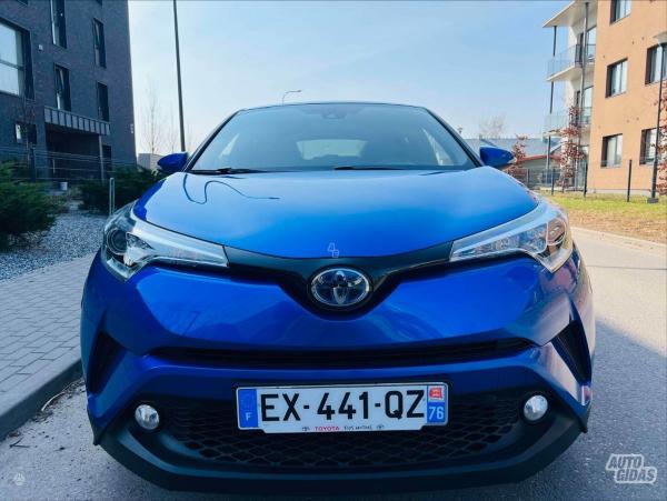 Blue Toyota C-HR 2020 in Kaunas, with an engine capacity of 1.80 L and mileage of 158 thousand km for 15990 €, photo 3 on AUTOMOTO.COM.LV
