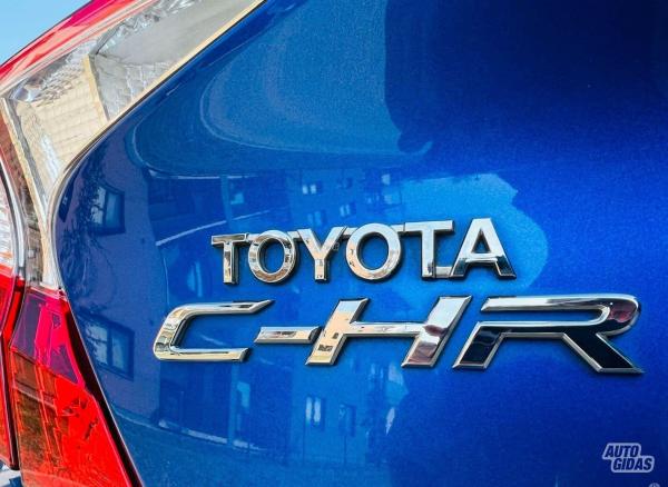 Blue Toyota C-HR 2020 in Kaunas, with an engine capacity of 1.80 L and mileage of 158 thousand km for 15990 €, photo 8 on AUTOMOTO.COM.LV