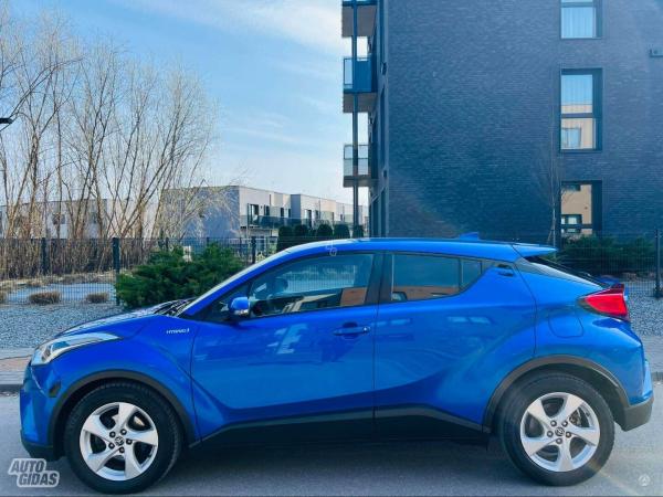 Blue Toyota C-HR 2020 in Kaunas, with an engine capacity of 1.80 L and mileage of 158 thousand km for 15990 €, photo 9 on AUTOMOTO.COM.LV