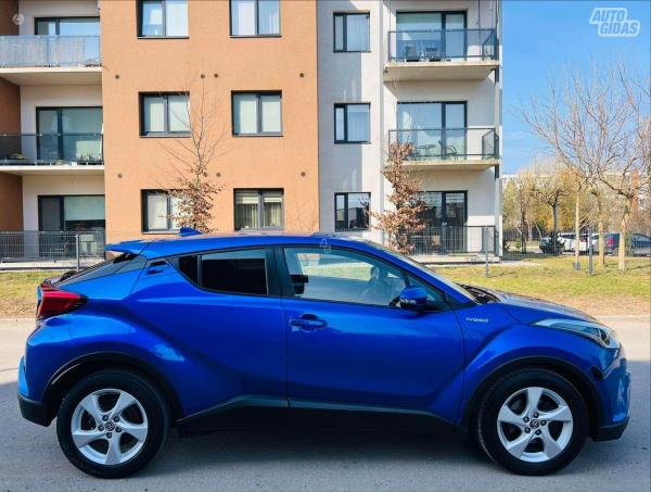 Blue Toyota C-HR 2020 in Kaunas, with an engine capacity of 1.80 L and mileage of 158 thousand km for 15990 €, photo 10 on AUTOMOTO.COM.LV