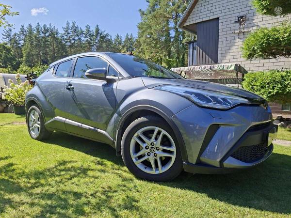 Blue Toyota C-HR 2020 in Alytus, with an engine capacity of 1.20 L and mileage of 43 thousand km for 17200 €, photo 1 on AUTOMOTO.COM.LV