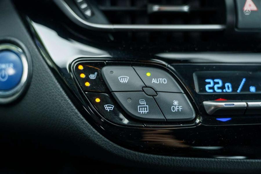 Zils Toyota C-HR 2020 Viļņa, ar dzinēja tilpumu 1.80 L un nobraukumu 144 tūkst. km par 19500 €, foto 31 vietnē AUTOMOTO.COM.LV