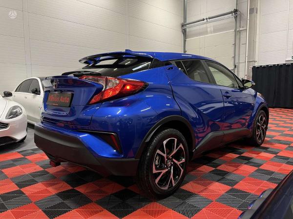 Zils Toyota C-HR 2021 Viļņa, ar dzinēja tilpumu 1.99 L un nobraukumu 9 tūkst. km par 18000 €, foto 4 vietnē AUTOMOTO.COM.LV