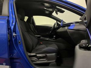 Blue Toyota C-HR 2021 in Vilnius, with an engine capacity of 1.99 L and mileage of 9 thousand km for 18000 €, photo 17 on AUTOMOTO.COM.LV