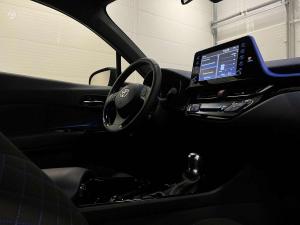 Blue Toyota C-HR 2021 in Vilnius, with an engine capacity of 1.99 L and mileage of 9 thousand km for 18000 €, photo 18 on AUTOMOTO.COM.LV